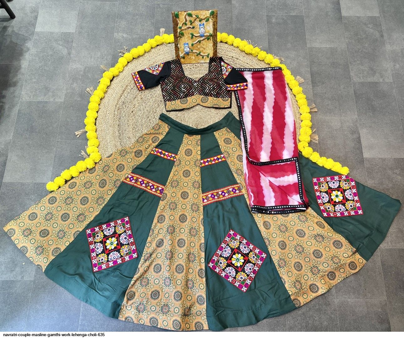 NAVRATRI COUPLE MASLINE GAMTHI WORK LEHENGA CHOLI 635