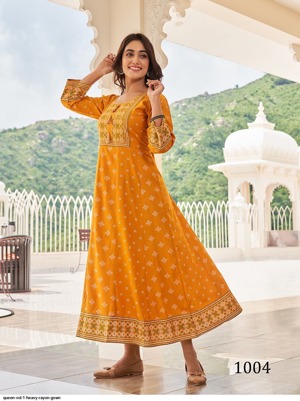 QUEEN vol 1 HEAVY RAYON GOWN